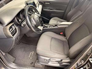 Black Toyota C-HR 2018 in Vilnius, with an engine capacity of 1.80 L and mileage of 83 thousand km for 16950 €, photo 21 on AUTOMOTO.COM.LV