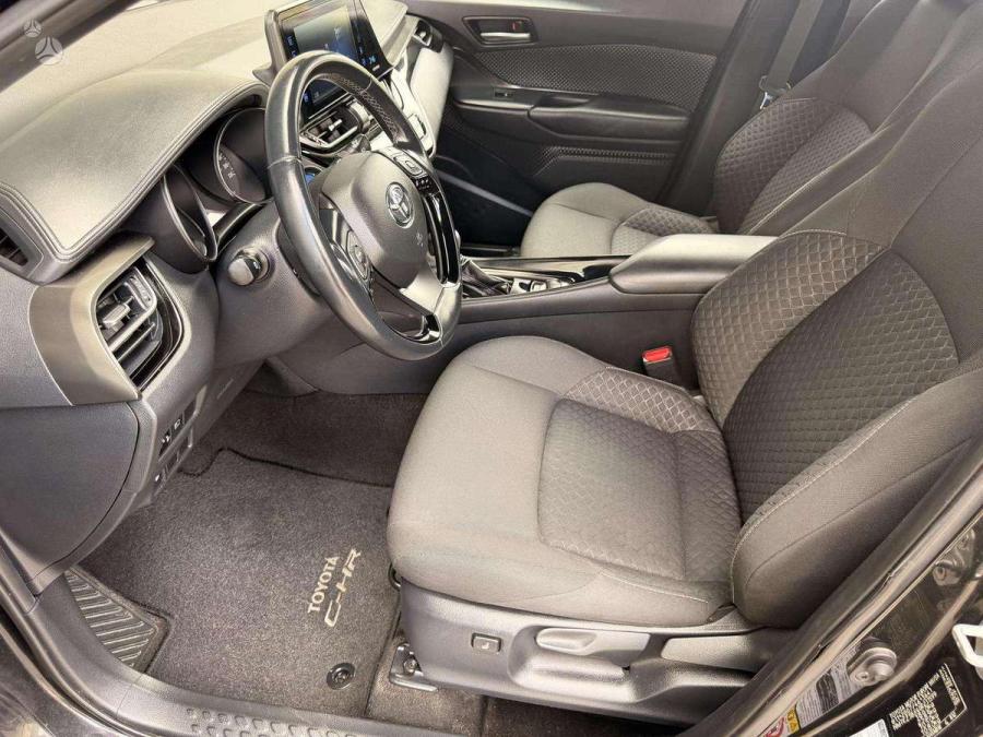 Black Toyota C-HR 2018 in Vilnius, with an engine capacity of 1.80 L and mileage of 83 thousand km for 16950 €, photo 21 on AUTOMOTO.COM.LV