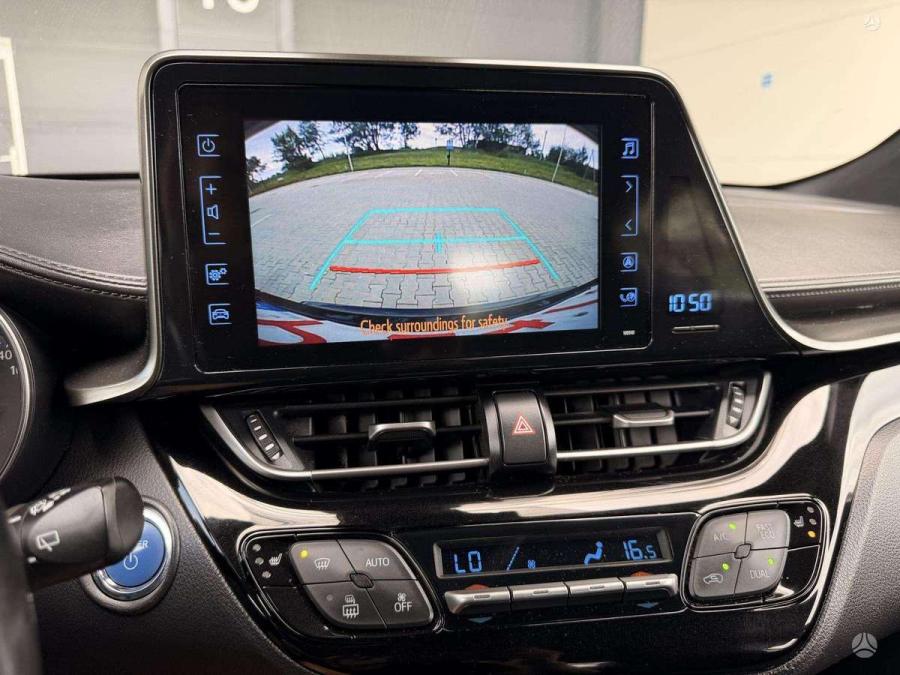 Black Toyota C-HR 2018 in Vilnius, with an engine capacity of 1.80 L and mileage of 83 thousand km for 16950 €, photo 33 on AUTOMOTO.COM.LV