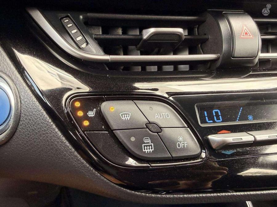 Black Toyota C-HR 2018 in Vilnius, with an engine capacity of 1.80 L and mileage of 83 thousand km for 16950 €, photo 36 on AUTOMOTO.COM.LV