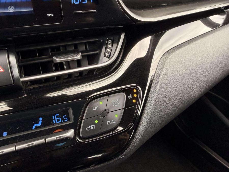 Black Toyota C-HR 2018 in Vilnius, with an engine capacity of 1.80 L and mileage of 83 thousand km for 16950 €, photo 37 on AUTOMOTO.COM.LV