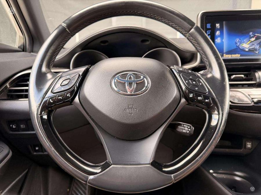 Black Toyota C-HR 2018 in Vilnius, with an engine capacity of 1.80 L and mileage of 83 thousand km for 16950 €, photo 38 on AUTOMOTO.COM.LV