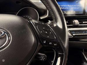 Black Toyota C-HR 2018 in Vilnius, with an engine capacity of 1.80 L and mileage of 83 thousand km for 16950 €, photo 40 on AUTOMOTO.COM.LV
