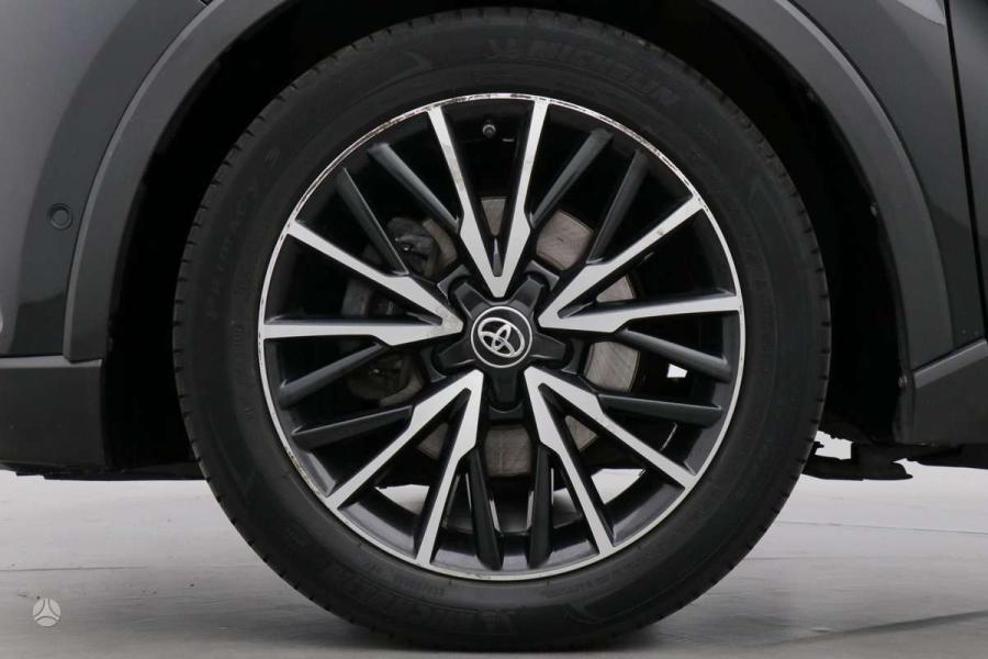 Черный Тойота C-HR 2018 в Вильнюс, объемом двигателя 1.80 л и пробегом 123 тыс. км за 19900 €, фото 17 на AUTOMOTO.COM.LV