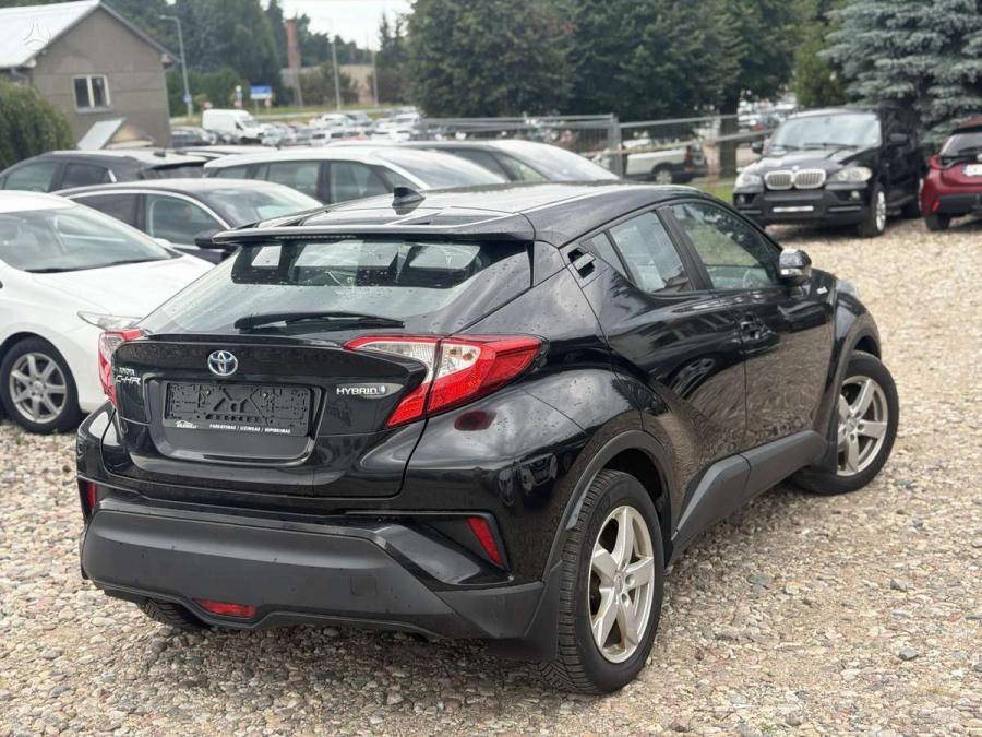 Melns Toyota C-HR 2018 Utena, ar dzinēja tilpumu 1.80 L un nobraukumu 230 tūkst. km par 12590 €, foto 3 vietnē AUTOMOTO.COM.LV