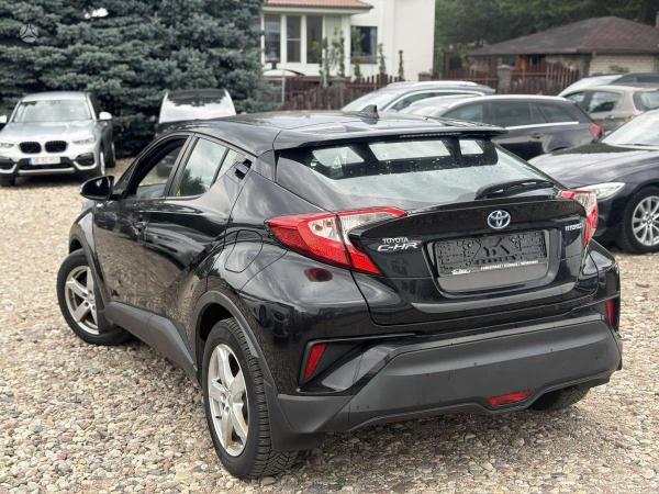 Melns Toyota C-HR 2018 Utena, ar dzinēja tilpumu 1.80 L un nobraukumu 230 tūkst. km par 12590 €, foto 4 vietnē AUTOMOTO.COM.LV