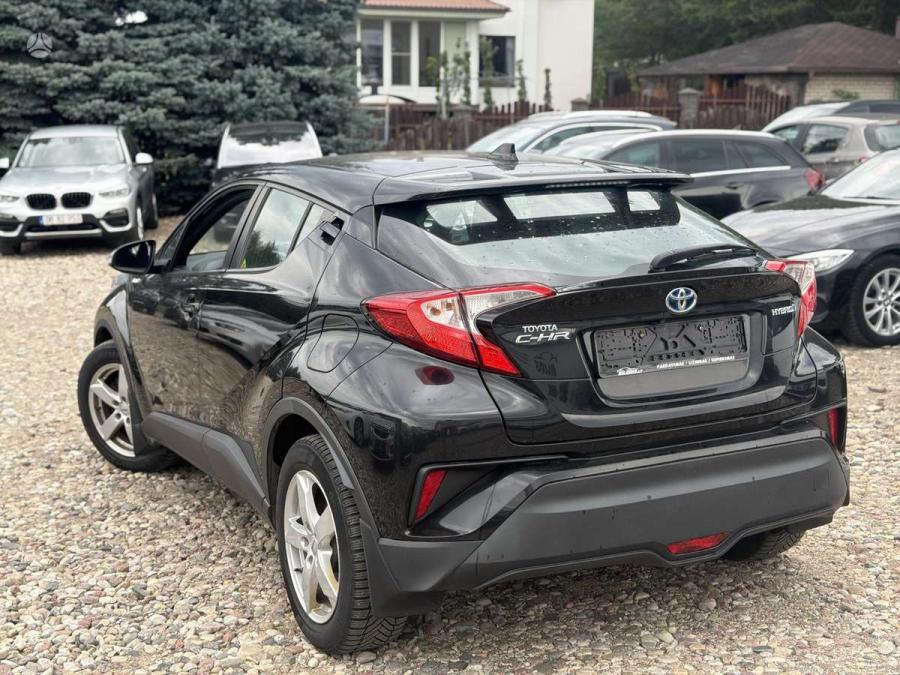 Melns Toyota C-HR 2018 Utena, ar dzinēja tilpumu 1.80 L un nobraukumu 230 tūkst. km par 12590 €, foto 5 vietnē AUTOMOTO.COM.LV