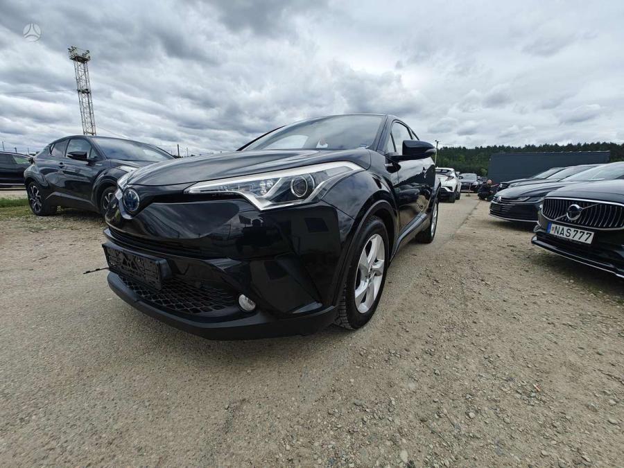 Черный Тойота C-HR 2018 в Вильнюс, объемом двигателя 1.80 л и пробегом 150 тыс. км за 14500 €, фото 1 на AUTOMOTO.COM.LV