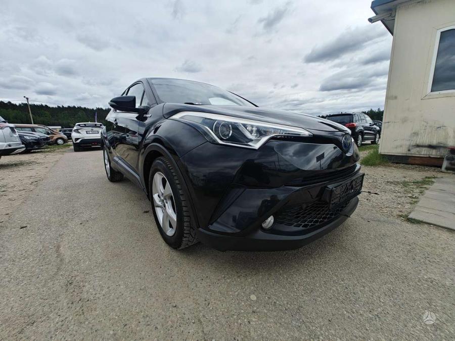 Черный Тойота C-HR 2018 в Вильнюс, объемом двигателя 1.80 л и пробегом 150 тыс. км за 14500 €, фото 3 на AUTOMOTO.COM.LV
