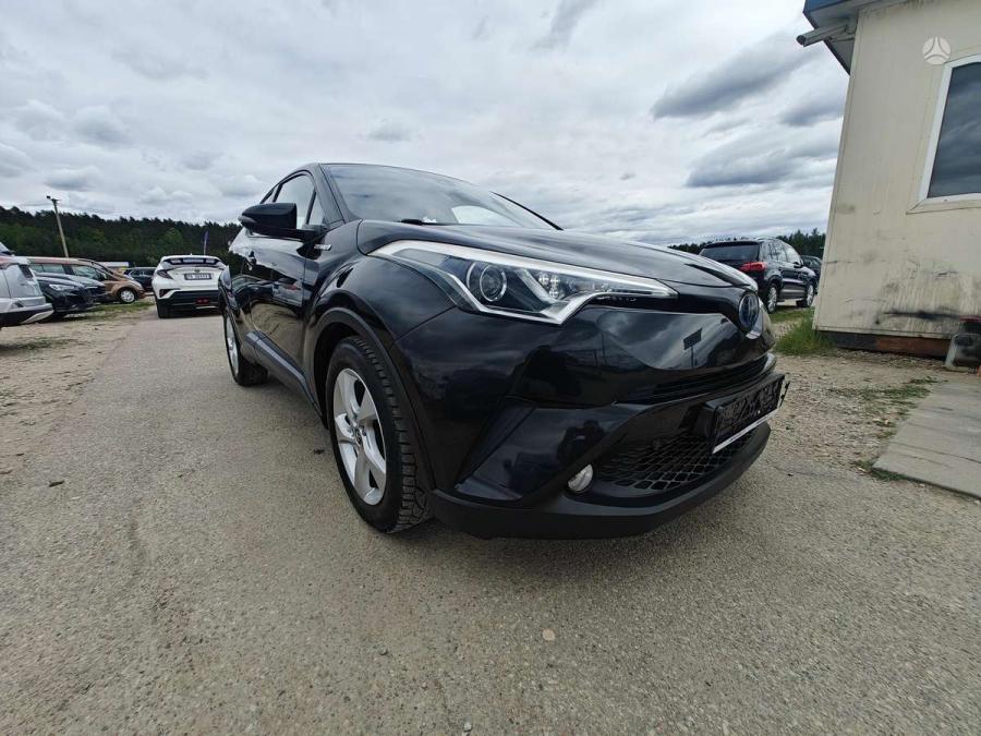 Черный Тойота C-HR 2018 в Вильнюс, объемом двигателя 1.80 л и пробегом 150 тыс. км за 14500 €, фото 6 на AUTOMOTO.COM.LV