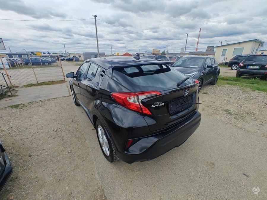 Черный Тойота C-HR 2018 в Вильнюс, объемом двигателя 1.80 л и пробегом 150 тыс. км за 14500 €, фото 11 на AUTOMOTO.COM.LV