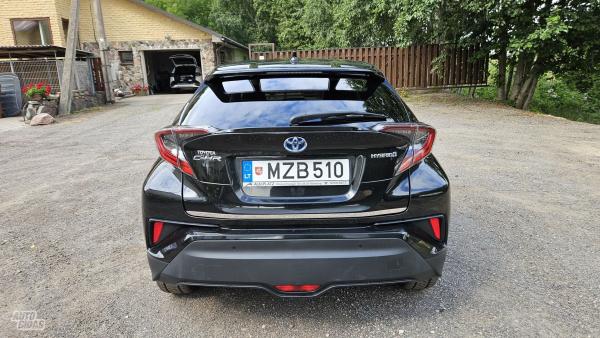 Black Toyota C-HR 2018 in Panevezys, with an engine capacity of 1.80 L and mileage of 129 thousand km for 17600 €, photo 5 on AUTOMOTO.COM.LV