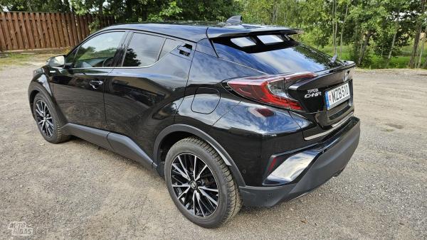 Black Toyota C-HR 2018 in Panevezys, with an engine capacity of 1.80 L and mileage of 129 thousand km for 17600 €, photo 6 on AUTOMOTO.COM.LV