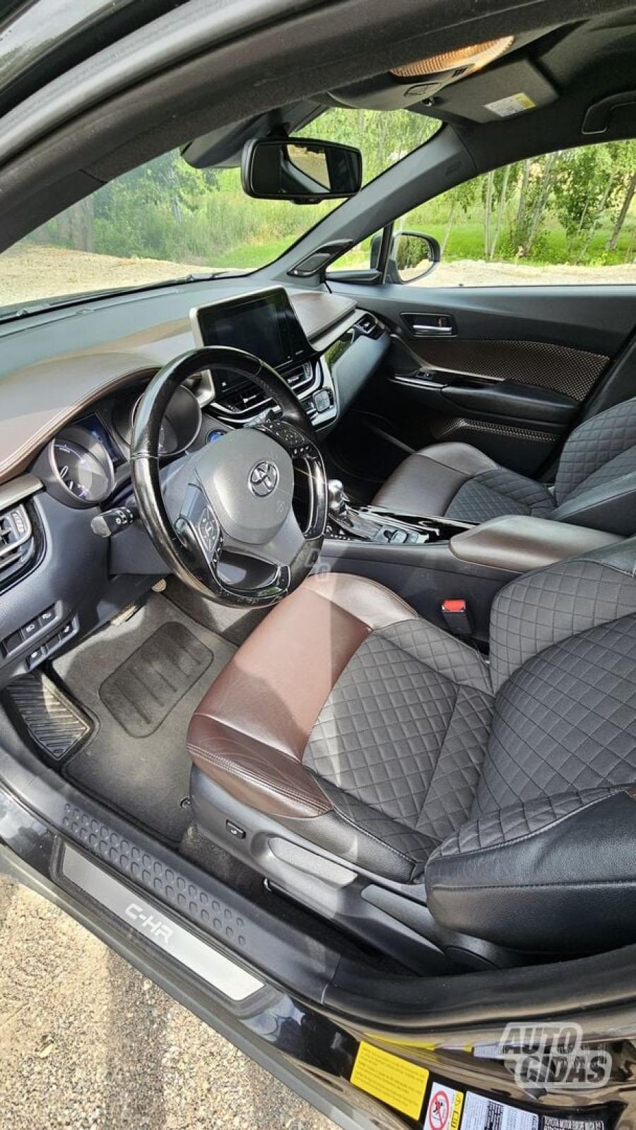 Черный Тойота C-HR 2018 в Паневежис, объемом двигателя 1.80 л и пробегом 129 тыс. км за 17600 €, фото 17 на AUTOMOTO.COM.LV
