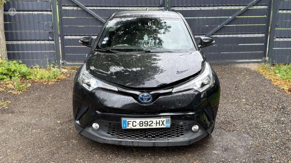 Черный Тойота C-HR 2018 в Ионава, объемом двигателя 1.80 л и пробегом 230 тыс. км за 9300 €, фото 2 на AUTOMOTO.COM.LV