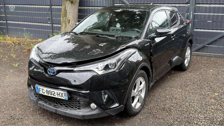 Черный Тойота C-HR 2018 в Ионава, объемом двигателя 1.80 л и пробегом 230 тыс. км за 9300 €, фото 4 на AUTOMOTO.COM.LV