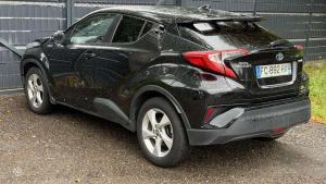 Черный Тойота C-HR 2018 в Ионава, объемом двигателя 1.80 л и пробегом 230 тыс. км за 9300 €, фото 6 на AUTOMOTO.COM.LV