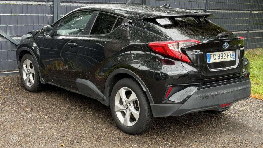 Черный Тойота C-HR 2018 в Ионава, объемом двигателя 1.80 л и пробегом 230 тыс. км за 9300 €, фото 6 на AUTOMOTO.COM.LV