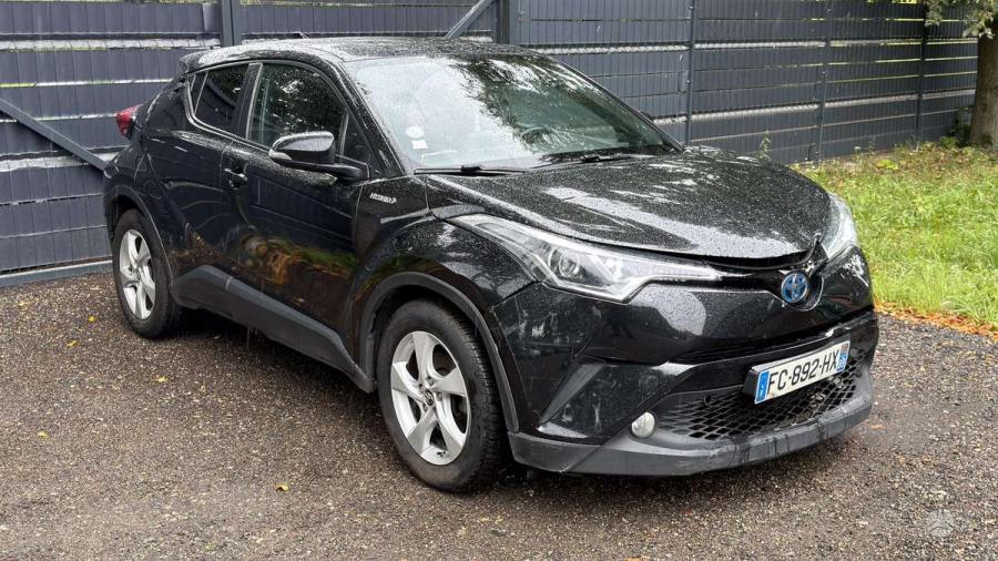 Черный Тойота C-HR 2018 в Ионава, объемом двигателя 1.80 л и пробегом 230 тыс. км за 9300 €, фото 10 на AUTOMOTO.COM.LV