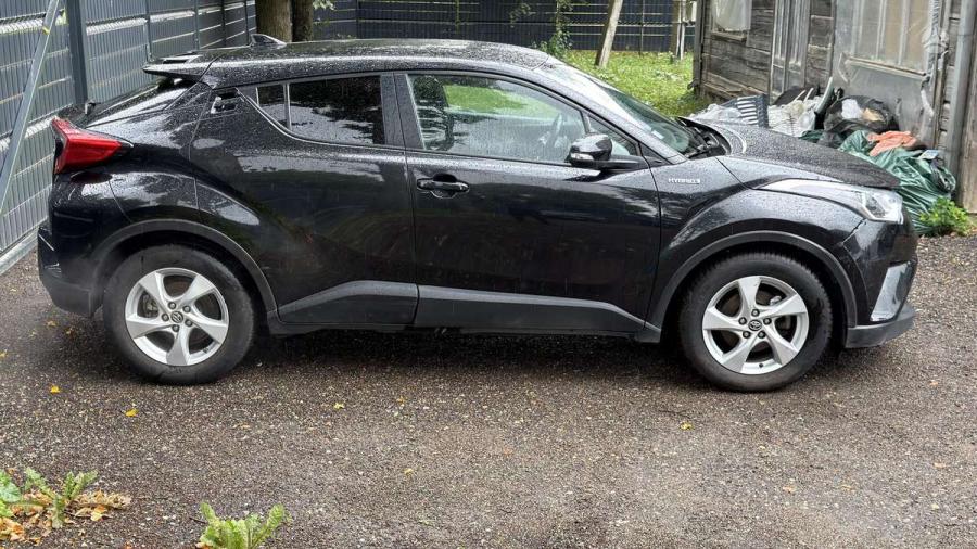 Черный Тойота C-HR 2018 в Ионава, объемом двигателя 1.80 л и пробегом 230 тыс. км за 9300 €, фото 17 на AUTOMOTO.COM.LV