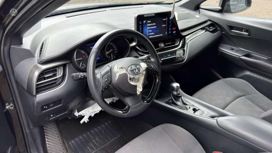 Черный Тойота C-HR 2018 в Ионава, объемом двигателя 1.80 л и пробегом 230 тыс. км за 9300 €, фото 22 на AUTOMOTO.COM.LV