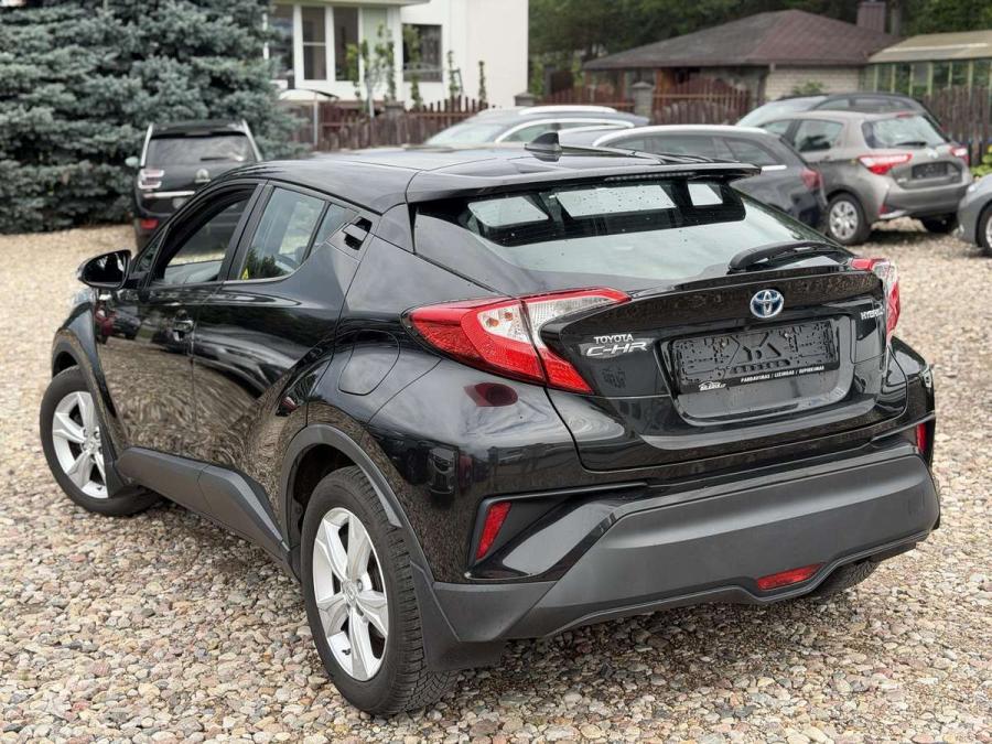 Черный Тойота C-HR 2018 в Утена, объемом двигателя 1.80 л и пробегом 220 тыс. км за 12990 €, фото 4 на AUTOMOTO.COM.LV