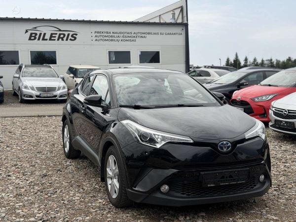 Black Toyota C-HR 2018 in Utena, with an engine capacity of 1.80 L and mileage of 220 thousand km for 12990 €, photo 4 on AUTOMOTO.COM.LV