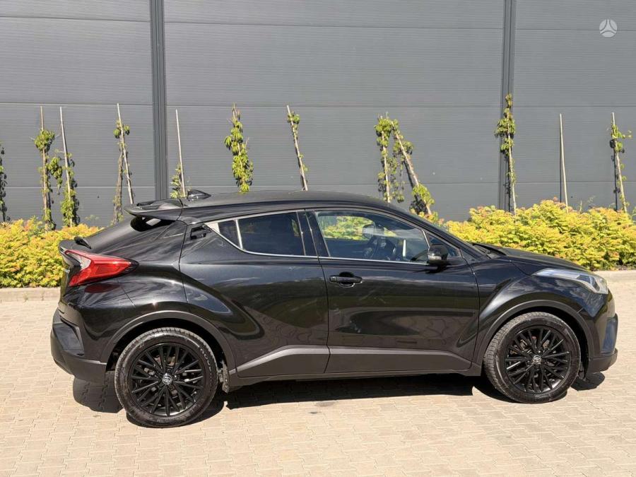 Черный Тойота C-HR 2018 в Вильнюс, объемом двигателя 1.80 л и пробегом 132 тыс. км за 17350 €, фото 5 на AUTOMOTO.COM.LV