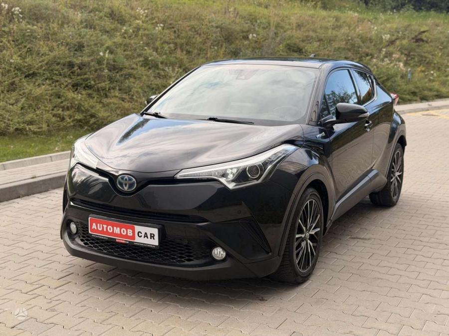 Black Toyota C-HR 2018 in Vilnius, with an engine capacity of 1.80 L and mileage of 133 thousand km for 16500 €, photo 1 on AUTOMOTO.COM.LV