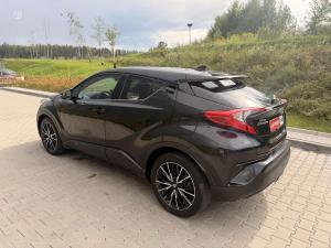 Black Toyota C-HR 2018 in Vilnius, with an engine capacity of 1.80 L and mileage of 133 thousand km for 16500 €, photo 8 on AUTOMOTO.COM.LV