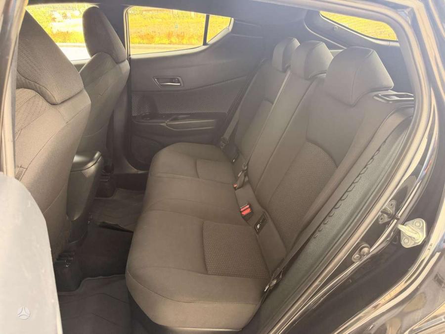 Black Toyota C-HR 2018 in Vilnius, with an engine capacity of 1.80 L and mileage of 133 thousand km for 16500 €, photo 14 on AUTOMOTO.COM.LV