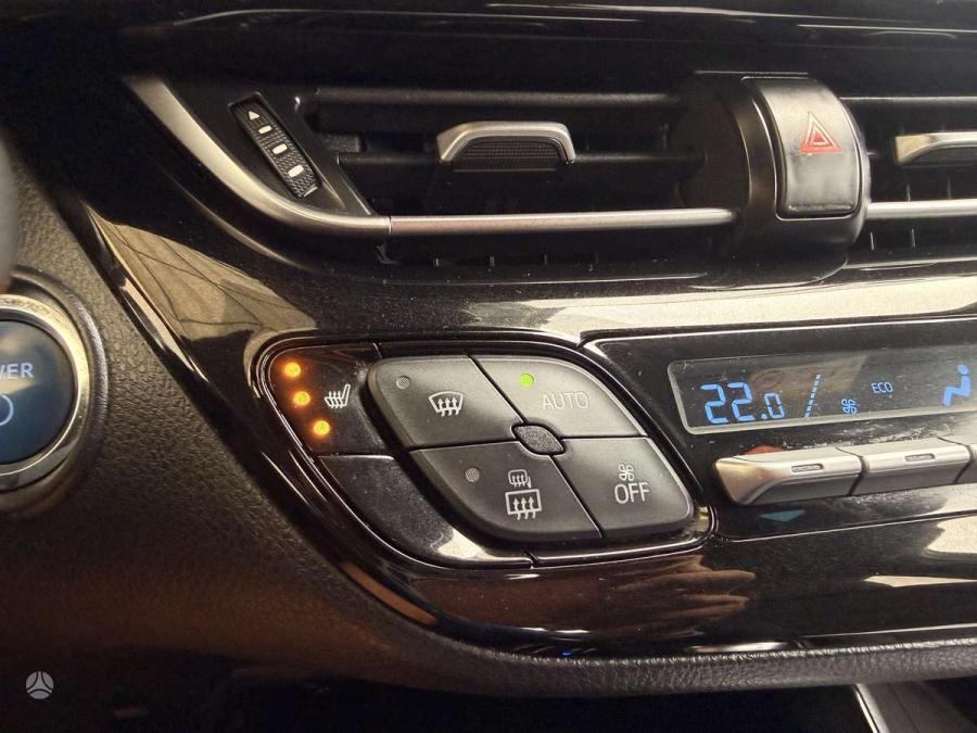 Black Toyota C-HR 2018 in Vilnius, with an engine capacity of 1.80 L and mileage of 133 thousand km for 16500 €, photo 25 on AUTOMOTO.COM.LV