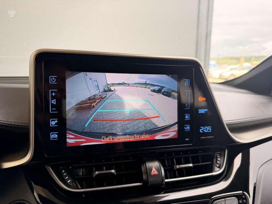 Black Toyota C-HR 2018 in Vilnius, with an engine capacity of 1.80 L and mileage of 133 thousand km for 16500 €, photo 27 on AUTOMOTO.COM.LV
