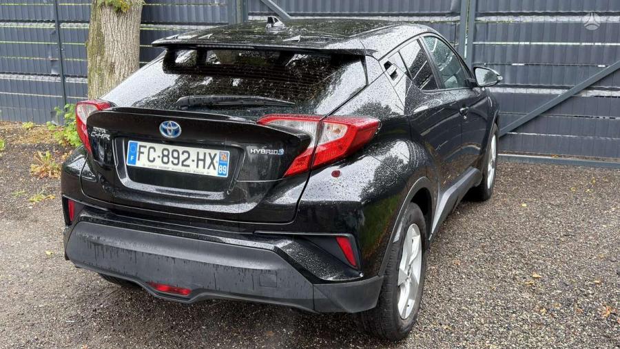 Black Toyota C-HR 2018 in Jonava, with an engine capacity of 1.80 L and mileage of 290 thousand km for 8700 €, photo 1 on AUTOMOTO.COM.LV