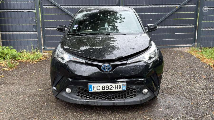 Black Toyota C-HR 2018 in Jonava, with an engine capacity of 1.80 L and mileage of 290 thousand km for 8700 €, photo 7 on AUTOMOTO.COM.LV