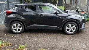 Black Toyota C-HR 2018 in Jonava, with an engine capacity of 1.80 L and mileage of 290 thousand km for 8700 €, photo 9 on AUTOMOTO.COM.LV