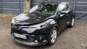 Black Toyota C-HR 2018 in Jonava, with an engine capacity of 1.80 L and mileage of 290 thousand km for 8700 €, photo 14 on AUTOMOTO.COM.LV