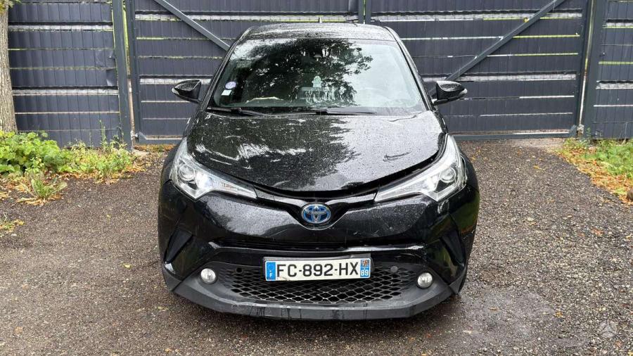 Black Toyota C-HR 2018 in Jonava, with an engine capacity of 1.80 L and mileage of 290 thousand km for 8700 €, photo 15 on AUTOMOTO.COM.LV