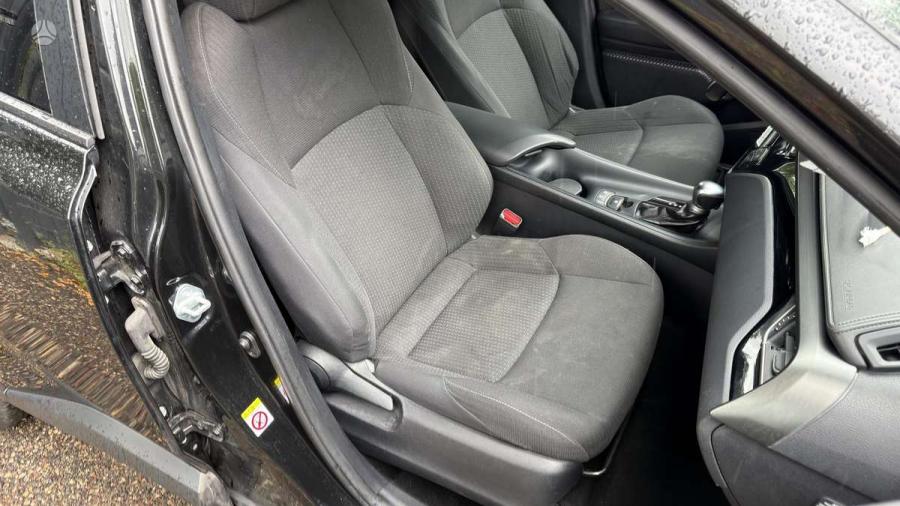 Black Toyota C-HR 2018 in Jonava, with an engine capacity of 1.80 L and mileage of 290 thousand km for 8700 €, photo 20 on AUTOMOTO.COM.LV