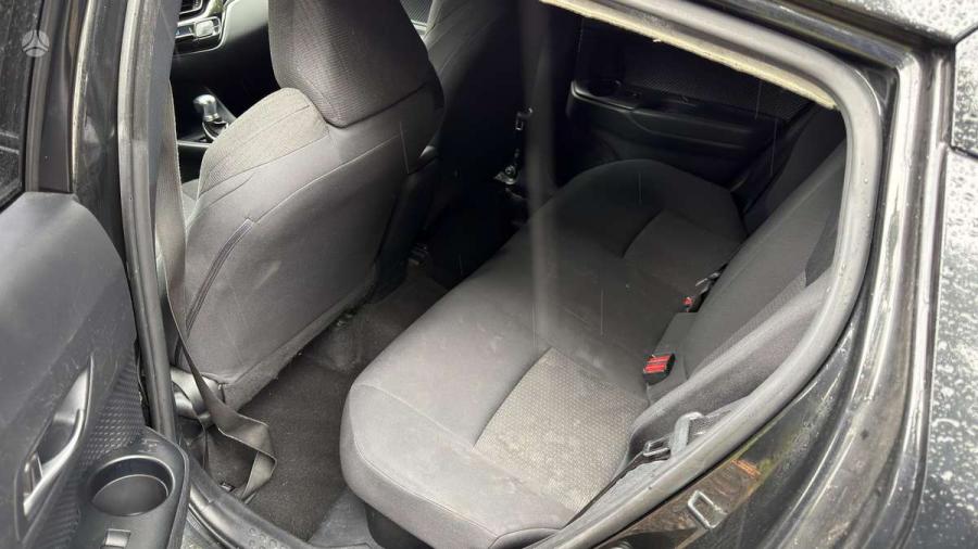 Black Toyota C-HR 2018 in Jonava, with an engine capacity of 1.80 L and mileage of 290 thousand km for 8700 €, photo 21 on AUTOMOTO.COM.LV