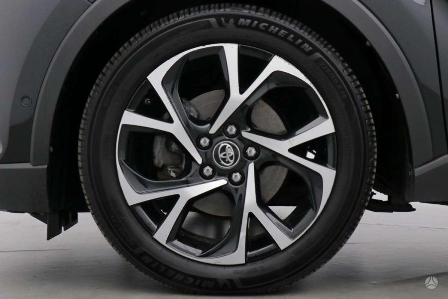 Черный Тойота C-HR 2018 в Вильнюс, объемом двигателя 1.80 л и пробегом 144 тыс. км за 19900 €, фото 17 на AUTOMOTO.COM.LV