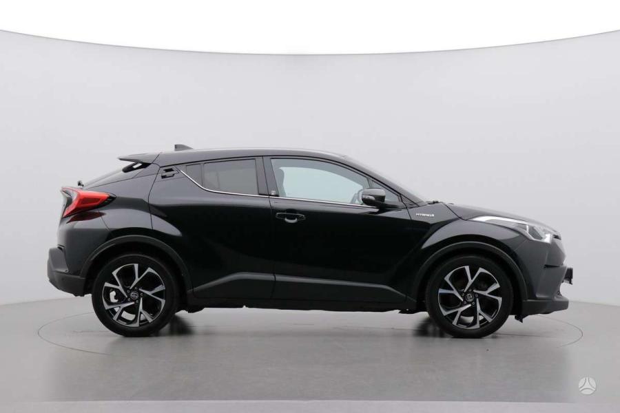 Черный Тойота C-HR 2018 в Вильнюс, объемом двигателя 1.80 л и пробегом 144 тыс. км за 19900 €, фото 18 на AUTOMOTO.COM.LV