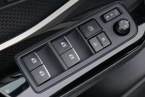 Черный Тойота C-HR 2018 в Вильнюс, объемом двигателя 1.80 л и пробегом 144 тыс. км за 19900 €, фото 26 на AUTOMOTO.COM.LV