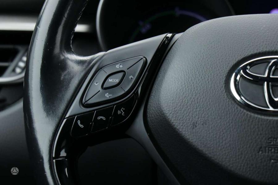 Черный Тойота C-HR 2018 в Вильнюс, объемом двигателя 1.80 л и пробегом 144 тыс. км за 19900 €, фото 30 на AUTOMOTO.COM.LV