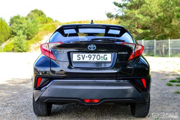 Черный Тойота C-HR 2018 в Кретинга, объемом двигателя 1.80 л и пробегом 223 тыс. км за 14650 €, фото 7 на AUTOMOTO.COM.LV
