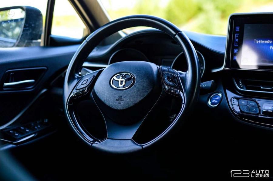 Черный Тойота C-HR 2018 в Кретинга, объемом двигателя 1.80 л и пробегом 223 тыс. км за 14650 €, фото 13 на AUTOMOTO.COM.LV
