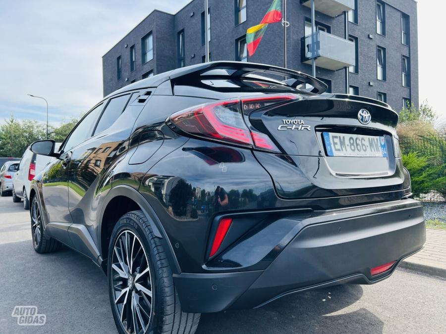 Melns Toyota C-HR 2018 Kauņa, ar dzinēja tilpumu 1.80 L un nobraukumu 179 tūkst. km par 16200 €, foto 1 vietnē AUTOMOTO.COM.LV