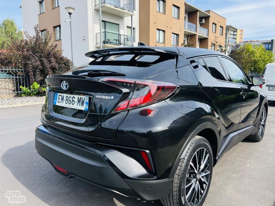 Melns Toyota C-HR 2018 Kauņa, ar dzinēja tilpumu 1.80 L un nobraukumu 179 tūkst. km par 16200 €, foto 4 vietnē AUTOMOTO.COM.LV