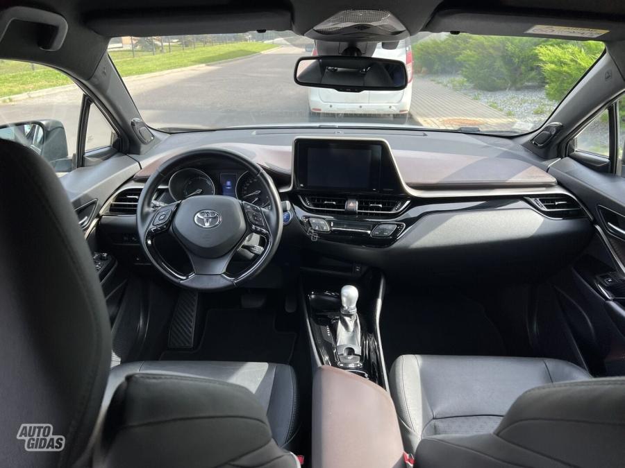 Melns Toyota C-HR 2018 Kauņa, ar dzinēja tilpumu 1.80 L un nobraukumu 179 tūkst. km par 16200 €, foto 21 vietnē AUTOMOTO.COM.LV