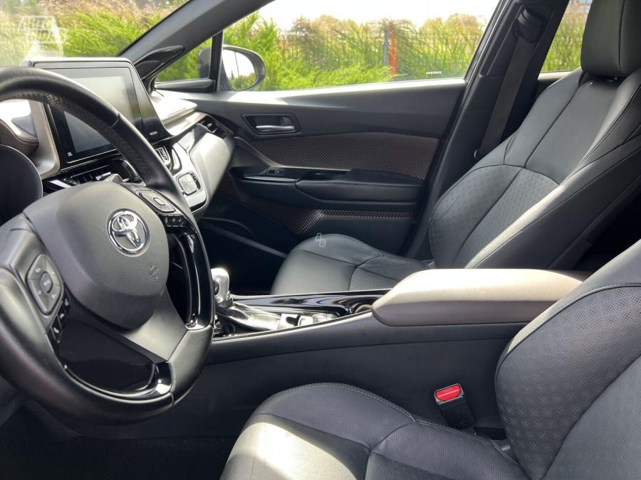 Melns Toyota C-HR 2018 Kauņa, ar dzinēja tilpumu 1.80 L un nobraukumu 179 tūkst. km par 16200 €, foto 22 vietnē AUTOMOTO.COM.LV